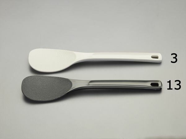 材質：ポリプロピレン耐熱温度：120℃頭幅：110mm全長：450mm色：ブラック二重のデコボコ形状を設けたWエンボス加工により、ご飯がこびりつきません。EA912NB-14楽天 JP店