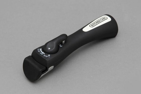 材質：ガラス入りナイロン、フェノール樹脂サイズ：187(W)×41(D)×56(H)mm重量：200gEA913VR-21〜23、-26・-27、-29用のマルチハンドルです。EA913VR-1〜-4、-11〜-14、-41〜-47用の替ハ...