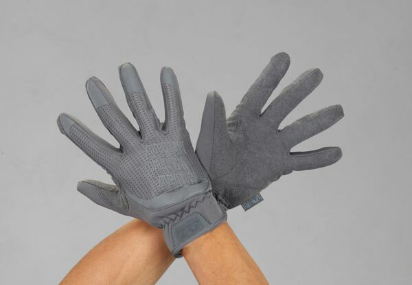 手の平から指先にかけてしなやかで通気性の良い合成皮革ゴム絞り手にフィットし、涼しく快適です。指先補強で耐久性があります。サイズ：L全長：約230mm厚み：0.6mm手首下部にナイロンループ付材質：手の平：合成皮革、 手の甲：TrekDry素...