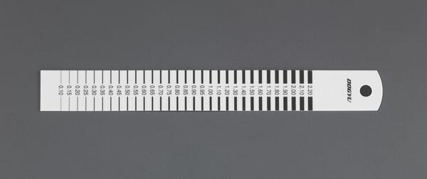サイズ：20（W）×0.3（D）×165（H）mm樹脂製なのでしなりやすく、クラックが測りやすいです。両面印字なので、持ち手から遠い場所を選んで写真が撮れ、指写りしにくいです。測定範囲：0.10〜2.20mm000012291487楽天 JP店　