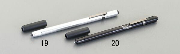 サイズ：φ10×158mm重量：32g（電池含）材質：アルミニウム保護キャップ付1.6km先からでも視認可能。信号ライトとして最適。使用電池：単4電池×3本（付属）カラー：シルバー明るさ：11ルーメン(固定)電池寿命：24時間0000122...