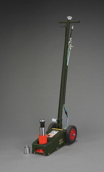 サイズ：315(W)×600(D)×200(H)mm幅：210mmハンドル長：1225mm使用エアー圧力：0.8〜1.0MPa能力：25t最大揚高：405mm最低高：210mm重量：43kg付属アダプター：15mm、60mm補助ねじ付で高さ...