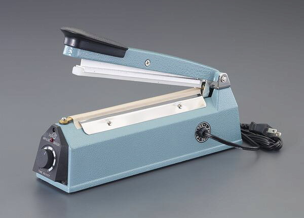 シール幅：10mmシール長（Max）：300mm電源：100V(50/60Hz)消費電力：800Wサイズ：85(W)×450(D)×180(H)mm重量：3.8kg最大厚み：0.4mm以下シール種類：溶着省スペースでありながら、シール幅10...