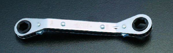 サイズ：5/8”×11/16”ドライブ：12ポイント25°タイプ厚み(mm)：12.7×12.7重量(g)：239全長(mm)：203材質：スチール入数：1本EA602KB-105楽天 JP店