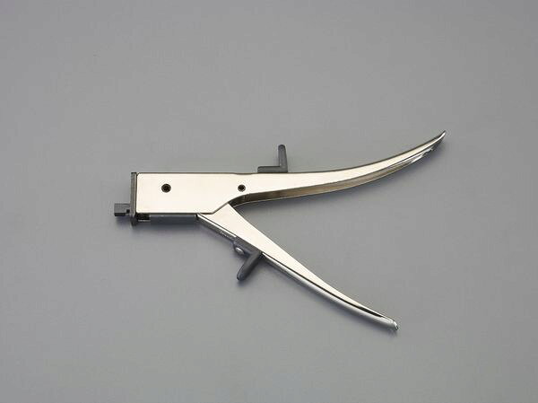 名称：本体全長：185mm切断能力：アルミ板：0.2〜1.5mm ステンレス板：0.1〜0.6mm 鉄板：0.1〜1mm加工しにくかった薄鉄板やアルミ板、樹脂板を自由な形にカットできます。素材の中を切断する場合はφ9.5mm位の下穴を開けて...
