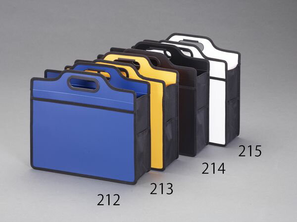 サイズ(W×D×H)mm：365×110×330カラー：ブラック材質：再生PPシート製A4よこ型用正面にはクリアホルダーやパンフレットなどを収納できる薄型ポケット付両側面にはペンや携帯電話などの小物収納に便利な布製ポケット付上部には筋押し加...