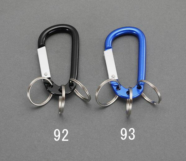 サイズ(mm)：30×75リング内径(mm)：22開口幅：15mmカラー：黒材質：カラビナ：アルミ(アルマイト加工) リング：スチール(ニッケルメッキ)3つに分割されたキーリングが付いています。ベルトやバッグに簡単に取り付けられます。入数：...