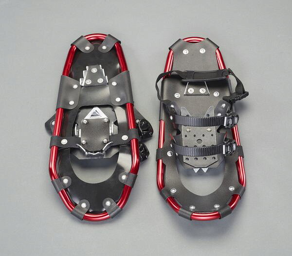 重量(g)：1650材質：アルミ合金、ポリエチレンカラー：レッドスパイク長：6mm収納袋付軽量アルミフレームでラクラク歩行。着脱簡単なラチェット式。足サイズ：24.5〜28.0cm入数：1足EA998ZB-31楽天 JP店　