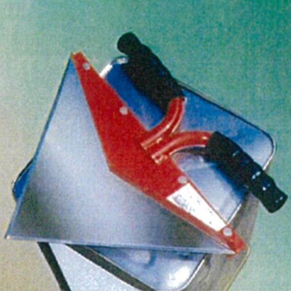 一斗缶（18L）用サイズ：320×280(H)mm重量(g)：1100材質：スチール力をいれず軽快カット軍手作業もゴムハンドルで滑らず安全広幅V型翼で凹みがディープ、折り畳みが簡単です。入数：1個EA109NB-302A楽天 JP店　