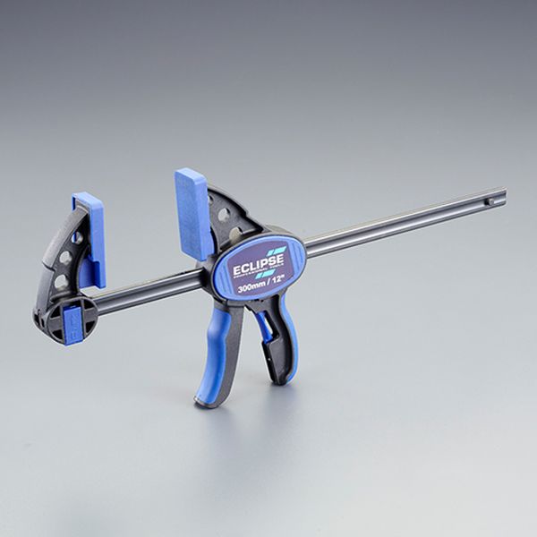 クランプ能力：300mmスプレッダー能力：168〜495mm全長(mm)：500締付能力：150kgf口の深さ：85mm材質：強化ナイロン、炭素鋼棒本体は炭素鋼棒を使用した強化ナイロン製です簡単なプッシュボタンシステムにより、クランプからス...
