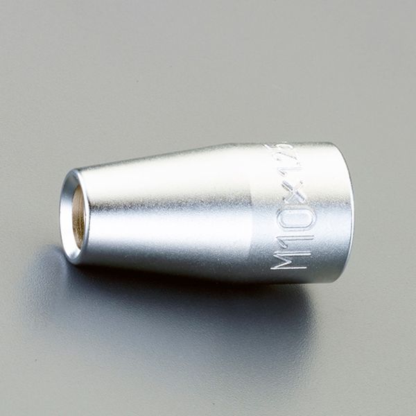 差込角：1/2”(12.7mm)適合ねじサイズ：M6×1.0外径(mm)：10.3全長(mm)：37重量(g)：54スタッドボルトを直にキャッチして挿入できる為、ダブルナット作業を省略して効率的に挿入作業が行えます。入数：1個EA618CZ...