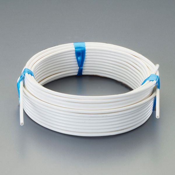 サイズ：φ4mm×30m材質：グラスファイバー （PVCコーティング）軽く、伸びない強度と耐腐食性を備えています。耐酸・耐アルカリ性など耐薬品性に優れています。使用荷重(kg)：48耐候性(10年以上)、耐寒性(-32℃)、耐熱性(80℃)...