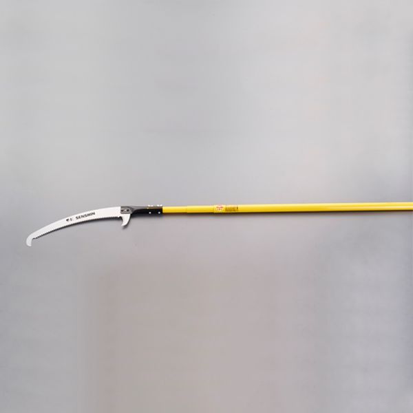 刃長：390mmポール長：1.58〜4.14m段数：3段継管外径寸法：最小径：φ26mm 最大径：φ33.6mm重量：1.47kg材質：刃：特殊刃物鋼 ハンドル：グラスファイバー送配電線、発電所、変電所、電車線などの近隣での枝打作業に最適で...