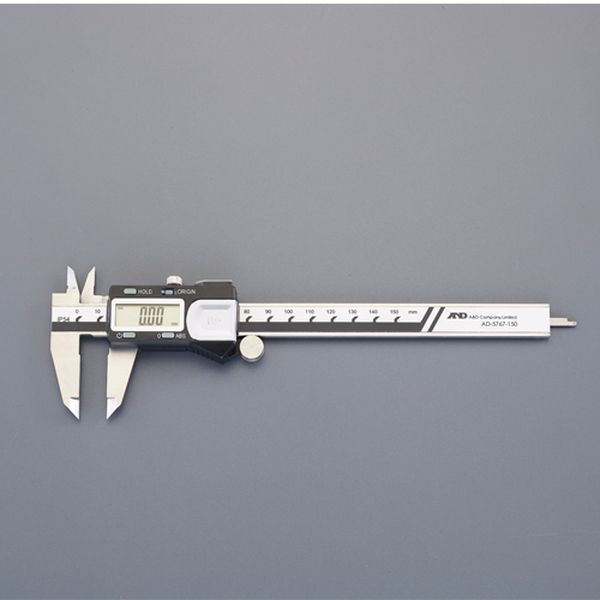 メーカー：エー・アンド・デイ型番：AD-5767-150S材質：ジョウ・本尺：SUS420J2相当品 表示部：ABS樹脂重量(g)：184測定範囲：0〜150mm最小目盛：0.01mm電源：CR2032形リチウム電池(1個)/約1年防水性能...
