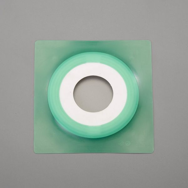 サイズ：180×180×1mm適応パイプ外径：89mm材質：ポリエチレン+熱可塑性エラストマー用途：φ75用（エアコン配管用）パイプに差し込んで左右・上部を防水テープで止めるだけで伸縮性の高い軟質樹脂がしっかりパイプを締め付けます。従来のよ...