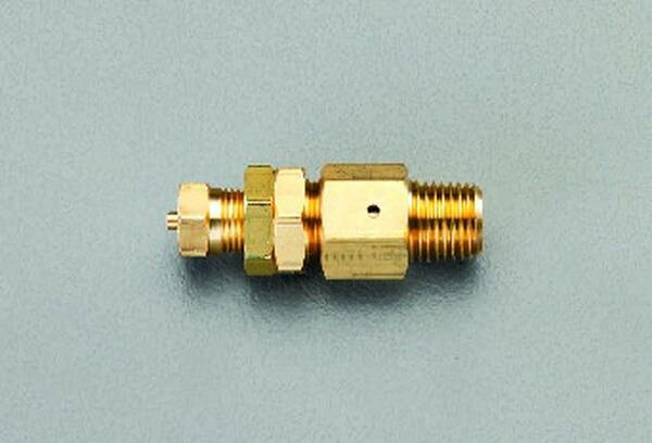 取付ねじ径：R3/8サイズ：52.5（全長）×21（幅）mm重量(g)：65g使用温度：−20〜80℃使用流体：圧縮空気設定圧力：1.0MPaタンク内圧力が規定の圧力に達すると、逃し穴より空気を放出し、圧力が低下し、所定の圧力に戻れば弁は閉...