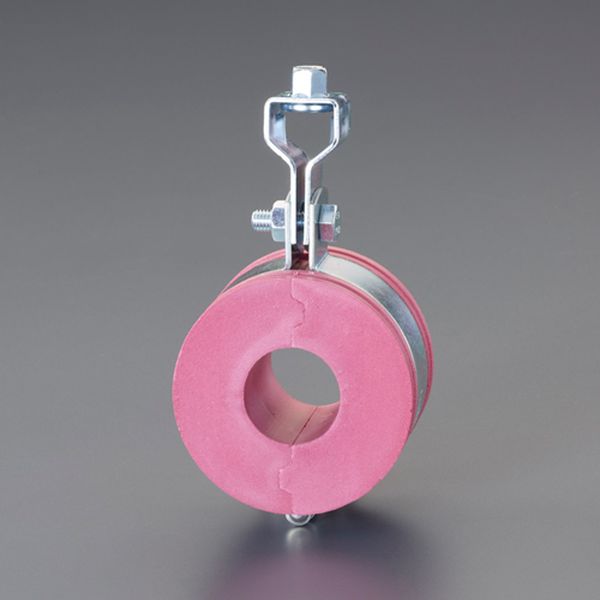 メーカー：アカギ型番：A10636-0194径称：40A適合管外径：48.6mmサイズ：D：26mm材質：スチール（電気亜鉛メッキ）、硬質ウレタン吊ボルト径：W3/8保温厚：25mm冷温水吊配管断熱用の蝶番式吊バンド。ロック付。結露防止、熱...