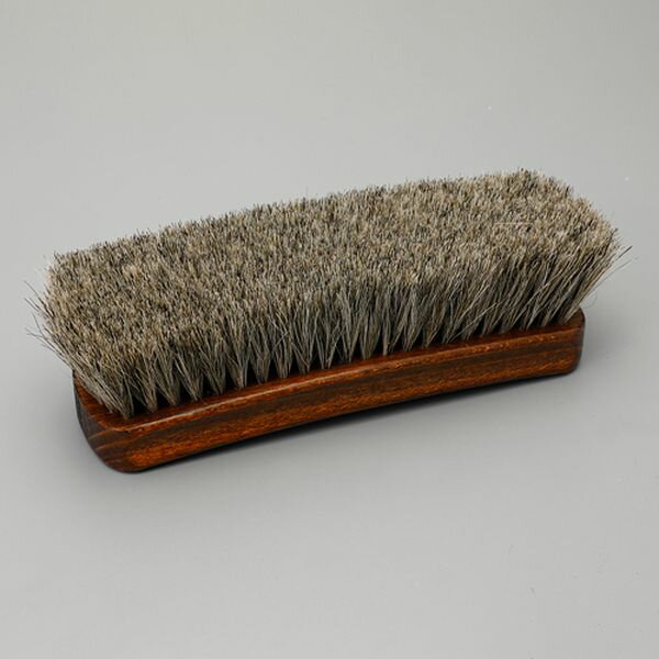 サイズ：200×53×58mm毛丈(mm)：40材質：毛：馬毛 台部：木靴、鞄、ウエアなどの革製品のほこり落としに使用していただけます。豚毛より毛足が長く柔らかい為ほこり落としに最適です。入数：1個000012340846楽天 JP店　