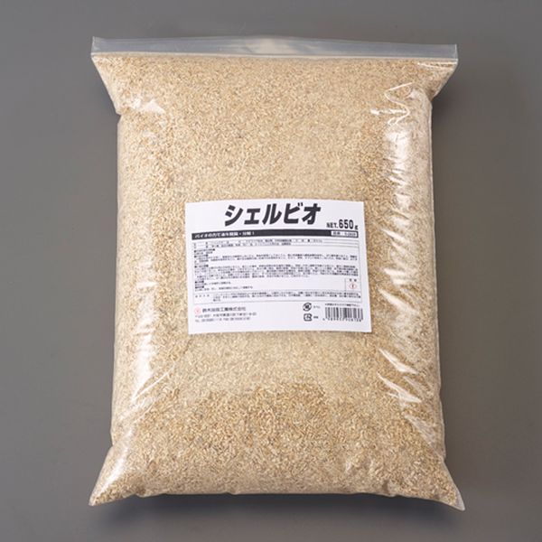 メーカー：鈴木油脂工業型番：S-2926商品名：シェルビオ容量：650g吸収能力：約2.9kg（650g当り）保持率：約85％〜約90％（30分放置後）用途：水面：浄化槽・油水分離槽、側溝、河川、池、オイルフェンス内の油・油膜回収水分離型、...