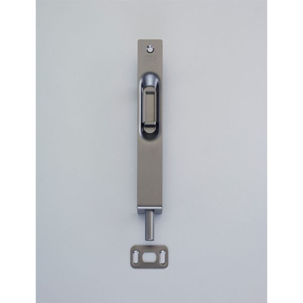全長：150mm取付穴径：4.5mm材質：ステンレス(SUS304)付属品：皿木ねじ：3.1×25、2.7×16サイズ(mm)：L1：29、P：−、P1：−、W：22.5、D1：φ8、t：2.0、t1：1.0マットブラック仕上げ二段式入数：...