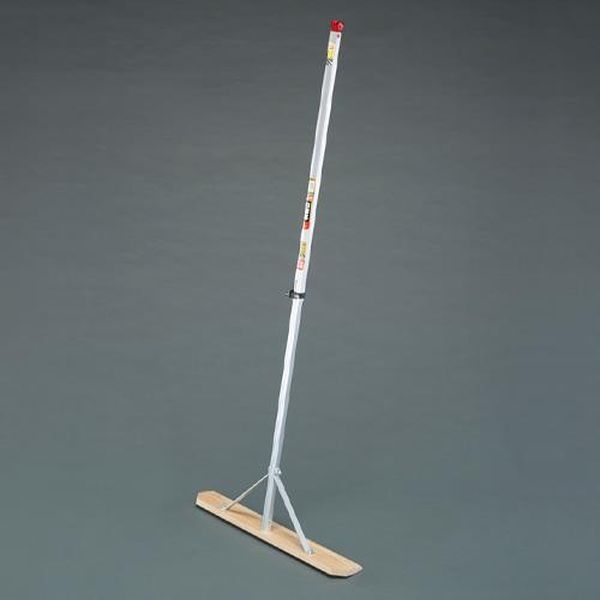 ●材質…先端：天然木柄：アルミ●重量…1200g●先端幅(mm)…600●全長(mm)…980〜1540●ハンドルは無段階伸縮式（980mm〜1540mm）に付き様々な現場に対応できます●アスファルトや土、グランド等のならし作業に適します●...