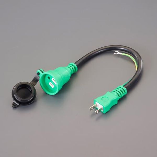 ●コンセント定格…15A・125V　1500W●電線仕様…VCT2.0mm2×3心●コンセント…1個●コード長…0.4m●重量…157g●防水規格…IPX3●防雨キャップ付●屋外コンセントがスッキリ使える！●アース付●防雨型プラグを平形プラ...