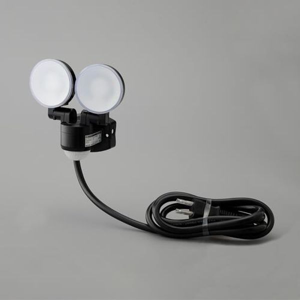 ●検知方式…赤外線受動式●検知エリア…120°約10m●点灯時間…約30秒（固定）●サイズ…127×69×129(H)mm●重量…約320g(電源コード含む)●電源…AC100V(コード長：1.6m)●光源…白色 8W LED　※LEDの交...