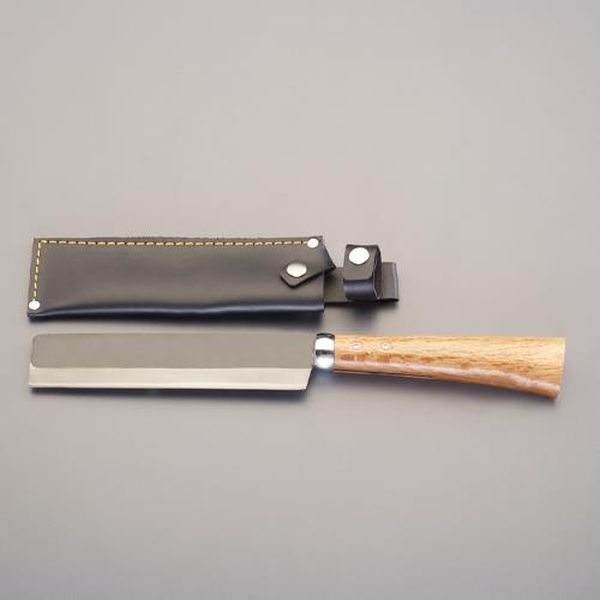 ●全長…322mm●刃長…160mm●ベルト幅…50mm●刃材質…特殊刃物鋼●柄材質…カシの木●重量(g)…320●合皮サック付●竹割、枝打ち、まき割作業に●使用後は汚れを取り、油をつけて保管してください。●軽量で、携帯しやすいサック入り鉈...