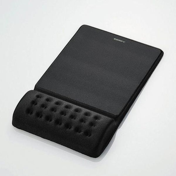 ●サイズ(W×D×H)mm…135×220×25●重量…286g●カラー…ブラック●材質…表面生地、リストレスト部：ポリウレタンベース：エラストマーマウス操作面：PP●リストレスト一体型●新開発の凹凸加工により心地よい感触と通気性を向上。よ...