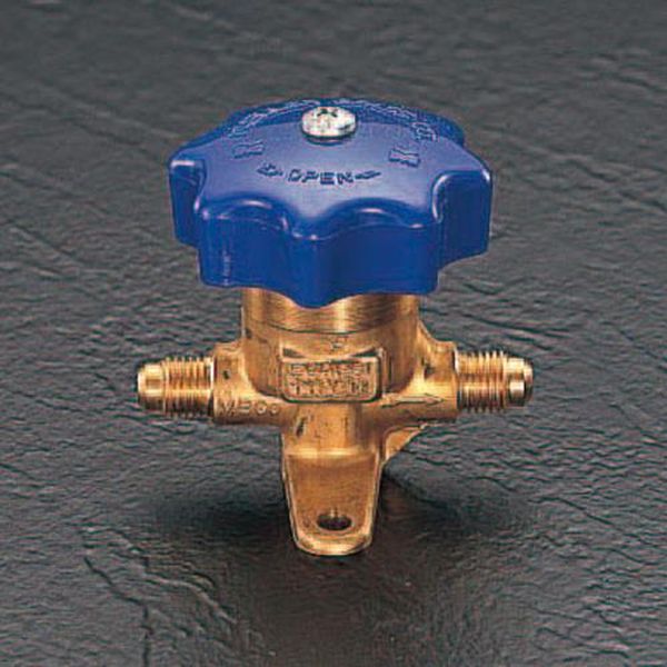 ●接続径（フレアー）…5/8”×5/8”●耐圧…3.5MPa●適用冷媒…R12・R22・R134a・R404A・R407C●全長…88mm●重量…480g●使用温度範囲…−40〜149℃●3つの隔壁が完璧な密閉性と耐久性を保ちます。●摩擦を...