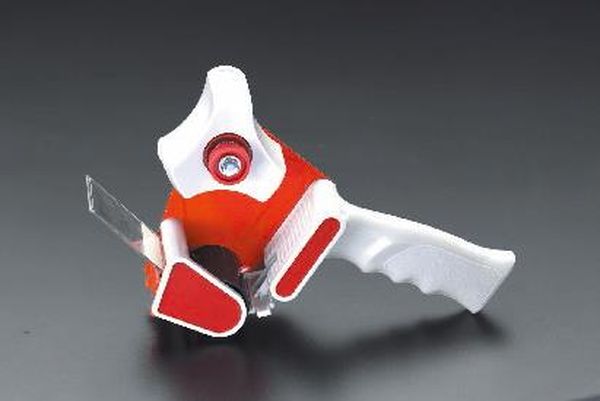 ●適用テープ…幅：50mm以内テープ芯内径：φ76mm(3”)テープ外径：130mm以内●サイズ(mm)…270x140x65●重量(g)…320●テープ引張り強度調整ねじ付き(ねじを時計周り：強くなる/反時計回り：弱くなる）●貼りつけたテ...