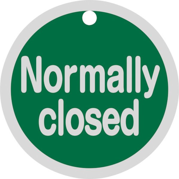 ・軽量で耐久性に優れ、高温部でも使用できるアルミ素材を採用しています。・あらゆるバルブの設置場所に。・色：緑・表示内容：Normally closed(常時閉)・厚さ(mm)：1・穴径(mm)：4・外径(mm)：50・両面表示・上部穴(4m...