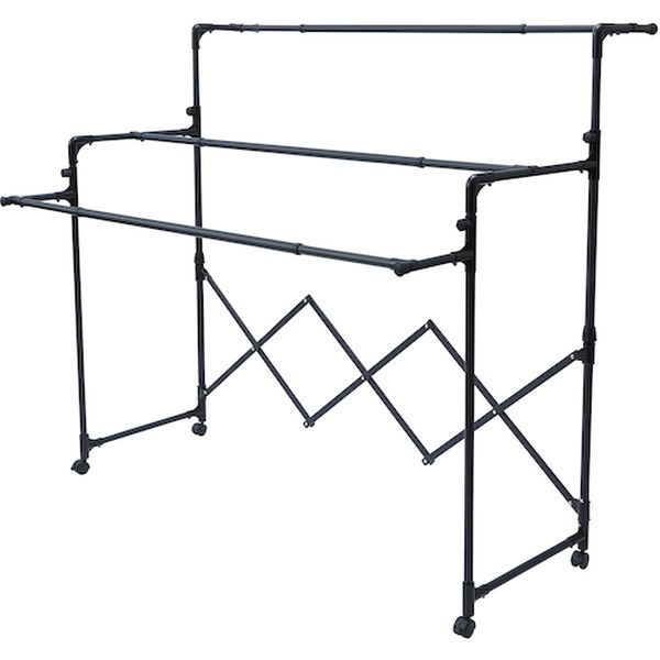 ・シーンを洗練させるマットブラック色仕様です。・幅・高さが伸縮自在でたっぷり干せる多機能物干しです。・折りたたんでスリムに収納可能です。・移動に便利なキャスター付きです。・物干しとして。・幅(mm)：1010〜1570・奥行(mm)：740...