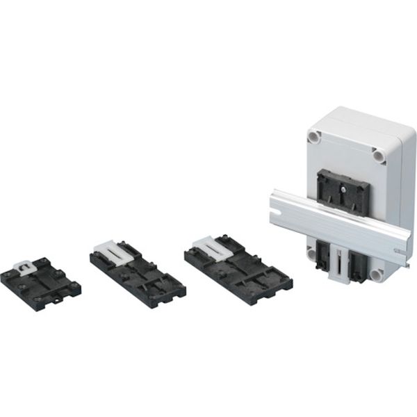 ・DINレール(35mm)にケース・基板・部品等を取り付ける為の取付板です。・下部のレバーを引き下げながら簡単に取付・取り外しが出来ます。・色：ブラック・本体(ナイロン6GF)・レバー(ナイロン66)・生産国 イタリア・質量 10.400g...