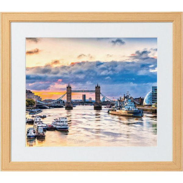 ・フラットなフレームでどのような写真にもマッチする、使いやすい木製額縁です。・写真を引き立てるシンプルなデザインで、シチュエーションを問わずお使いいただけます。・タイプ：4切・枠色：ナチュラル・フレーム外径寸法(mm)：349×399・収納...