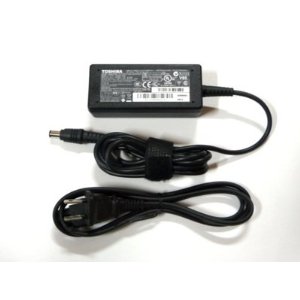 【中古品】 東芝 ACアダプタ PA3092U-1ACA 商　品　説　明 こちらの商品は中古品です。多少のキズやよごれ等ございます。予めご理解ご了承の上、お買い求めください。 商　品　仕　様 発送サイズ 16.6 x 12.2 x 3.2 ...