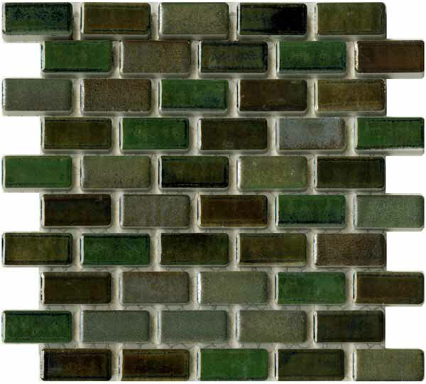 材質　B-1磁器質　施釉タイル　表紙貼り　寒冷地対応　 用途、内外装の床、壁に対 サイズ 1ピース　27．5×12．5×7ミリ 1シート　300×300×7ミリ 1平米＝11.5シート必要です。 1ケース　20シート入り　22kg/箱 2種...