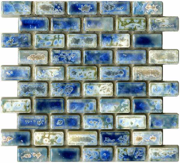 材質　B-1磁器質　施釉タイル　表紙貼り　寒冷地対応　 用途、内外装の床、壁に対 サイズ 1ピース　27．5×12．5×7ミリ 1シート　300×300×7ミリ 1平米＝11.5シート必要です。 1ケース　20シート入り　22kg/箱 2種...