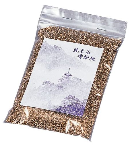 ガラスの原料である硅砂で作った香炉灰です。風などでまわりに灰が飛び散る心配もなく、お線香が立てやすい灰となっております。お手持ちの香炉、線香立てに合わせてご使用ください。 一般的な灰と異なり、ガラスの原料を用いているため繰り返しご使用になれ...