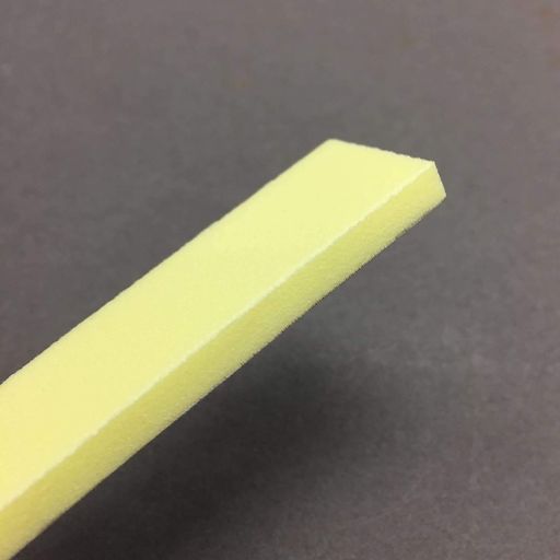 高品質なコバックス社の「フレックスクロス」を使用した、素晴らしい切れ味 スポンジの弾性を生かし、柔らかく曲面に馴染みます。 空研ぎ、水研ぎの両方に対応! ハサミ等で簡単に小さく切れ、ピンセットでつまんでも破けません。 番手が6種類、厚さも2...