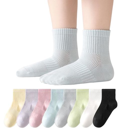 ソックス本体ほぼ100%綿使用(ゴム部分を除く)、吸汗性と速乾性を併せ持って、長時間の履きでも足に異臭が生まれないです.夏場でも涼しく過ごせます! 甲部分は通気性の良いメッシュ素材、暑い時期でもサラッとした穿き心地の靴下です 足首と甲、土踏...