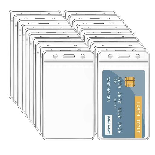 【商品仕様】:サイズ:外寸:11x7cm。内寸:9x6.5cm(縦x横)。材質:塩化ビニール(PVC)。数量:20枚入り縦型。 【透明で防水】:内側のカード情報が見やすい透明なデザインと防水性のある防水デザインは、雨天でもカードを保護します...