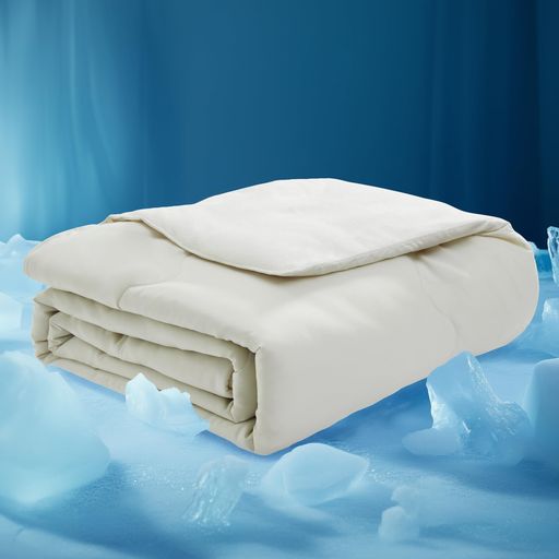 【冷感素材】 Deconovo 夏用掛け布団1枚入。冷感面はレーヨン素材を採用し、ポリエステルに比べて数倍の冷感を得ることができます。中綿を詰めた掛け布団で、ある程度の厚みがあり、毛布よりも保温性が高く、夏の冷房による寒さに対応するのに適し...