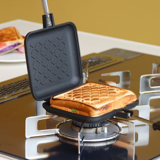 【オリジナル格子柄プレートで焼き目を楽しむ(片面)】 片面にはTETSUNAGIオリジナルの格子柄プレート。焼き目がホットサンドの仕上がりを引き立てます。 また、格子の間隔に余白を持たせた設計で、汚れが溜まりにくく、洗いやすさにも配慮してい...
