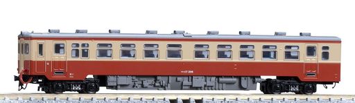 全国で活躍したキハ10系の多彩な編成がトミックスなら楽しめる キハ17形のうち運転台直後のベンチレーターが片面押込式で乗務員扉横・客用扉横の手すりが長いグループを再現。 ハイグレード (HG)仕様。