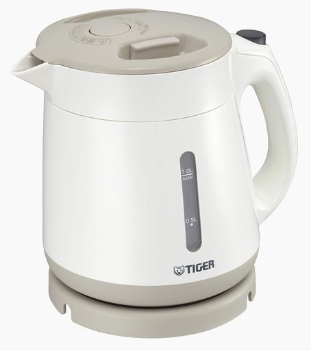 容量:1.0L 商品サイズ本体:(約)幅15.9x奥行23.1x高さ21.1cm/本体質量:(約)0.97kg 沸とう時間:(約)カップ1杯(140mL)60秒※水温・室温23度、満水(1L)5分/湯わかし時の消費電力1300W 家族に安心...