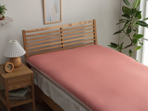 サイズ:約145x215cm 本体重量:約0.6kg 素材:表地=ポリエステル80%、綿20% 裏地=ポリエステル80%、綿20% ファスナー=中国製ポリプロピレンファスナー 原産国:中国製 サラッとした肌触りのリバーシブルタイプのカバー