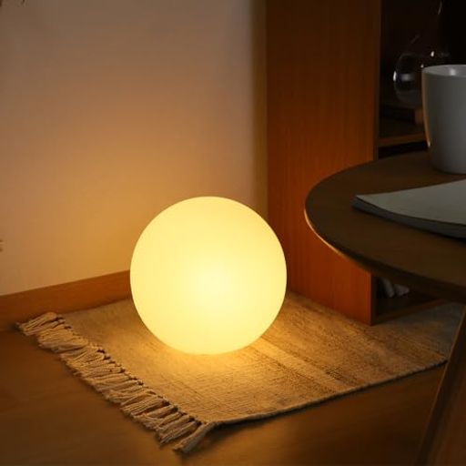 満月のような、まんまるフロアライト サイズ:幅25x奥行25x高さ25cm 本体重量:1kg 素材・材質:ガラス 原産国:台湾 電球:E26W40(電球は付属していません) LED推奨 ※コードは黒色です 画面上のカラーはブラウザや設定によ...