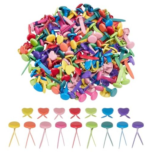 【ハート型と平円形のデザイン】ハート型と平円形のアイアンネイルは鮮やかな発色が特徴。開封時に広がるカラフルな組み合わせが、手作り作品に色彩の立体感を与え、様々な装飾ニーズに対応します。 【数とサイズ内容】ミニブラッド200個(2スタイル各1...