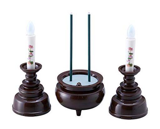 火を使わない電池式のろうそく・線香セット サイズ:絵ろうそく:約直径4.3x高さ10cm、線香:約直径5.5x高さ11cm 重量:絵ろうそく:約17g(電池重量除く)・線香:約25kg(電池重量除く) 使用電池:各 単5形乾電池x2本ずつ ...